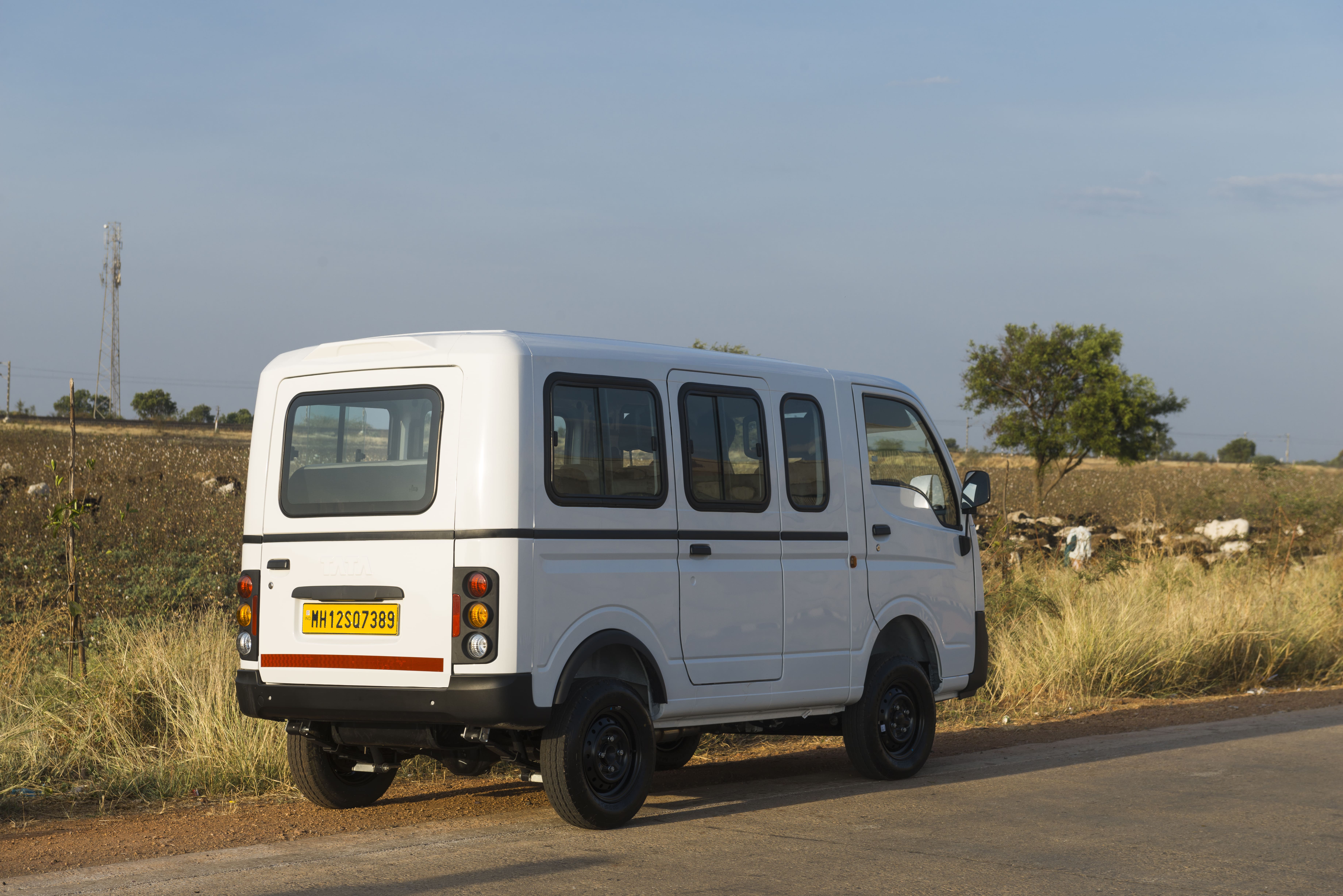 Tata Magic Express 10-Seater | Yellow Passenger Van | Tata Motors